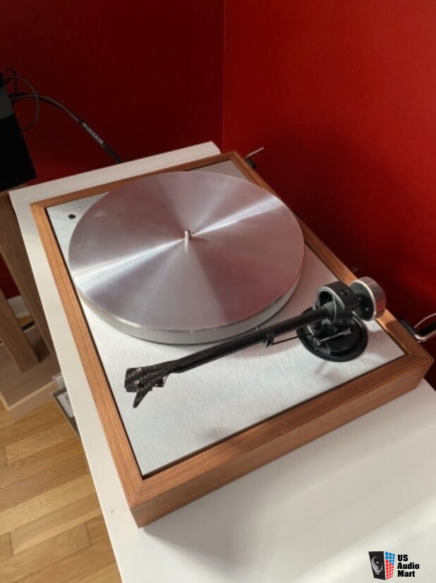 PRO-JECT "The Classic" SB Turntable WALNUT Photo #3088743 - US Audio Mart