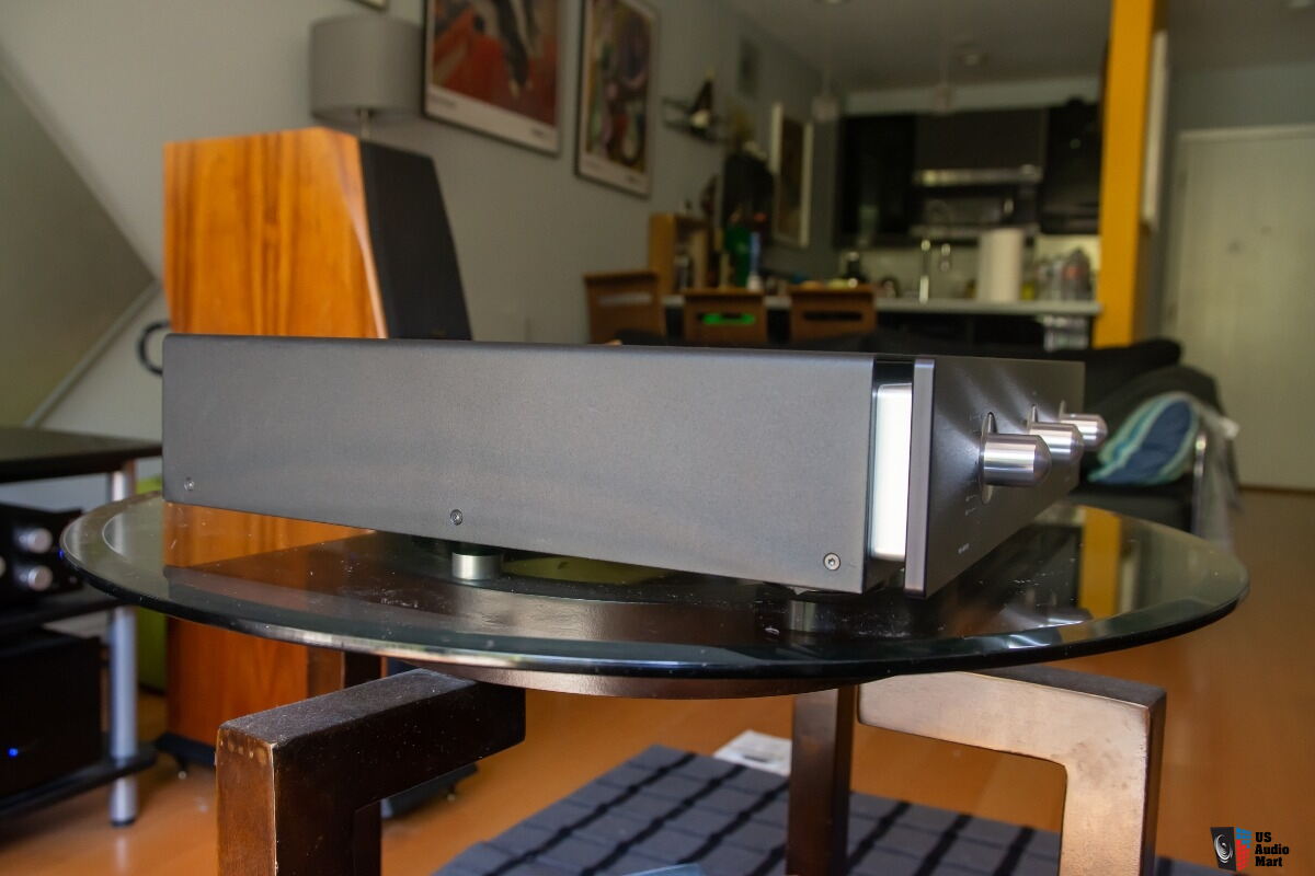 The Primare Pre 30 is a line level solid state stereo preamplifier ...