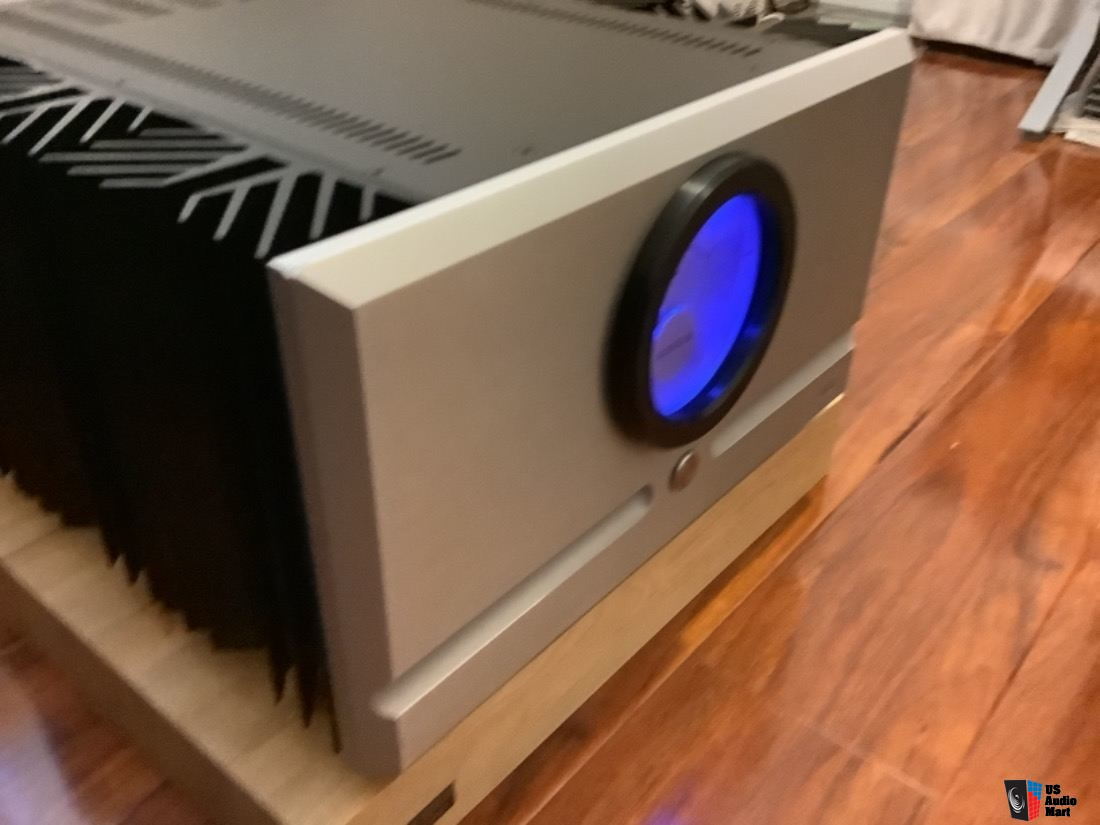 Pass Labs X350.8 solid state 2 channels power amplifier. The beast ...