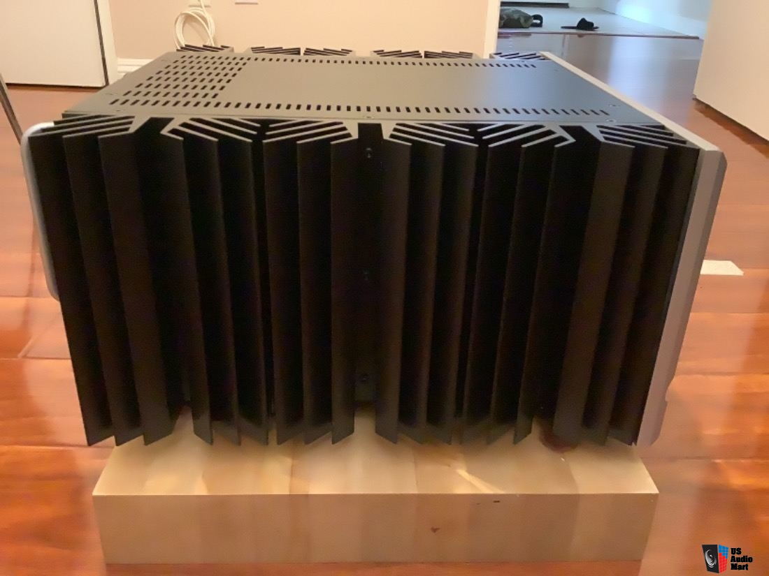 Pass Labs X350.8 solid state 2 channels power amplifier. The beast ...