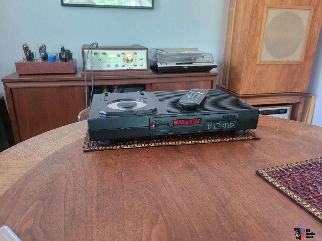 Rega Planet CD Player with Remote & Original Box Photo #3297087 - US ...