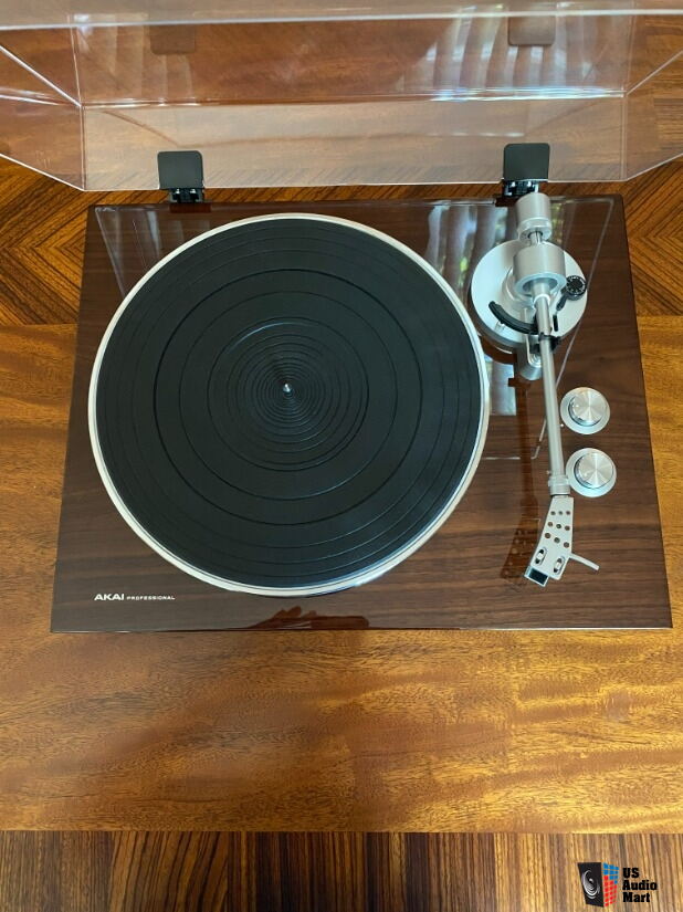 Akai Professional BT500 Premium Belt-drive Turntable Photo #3537971 ...