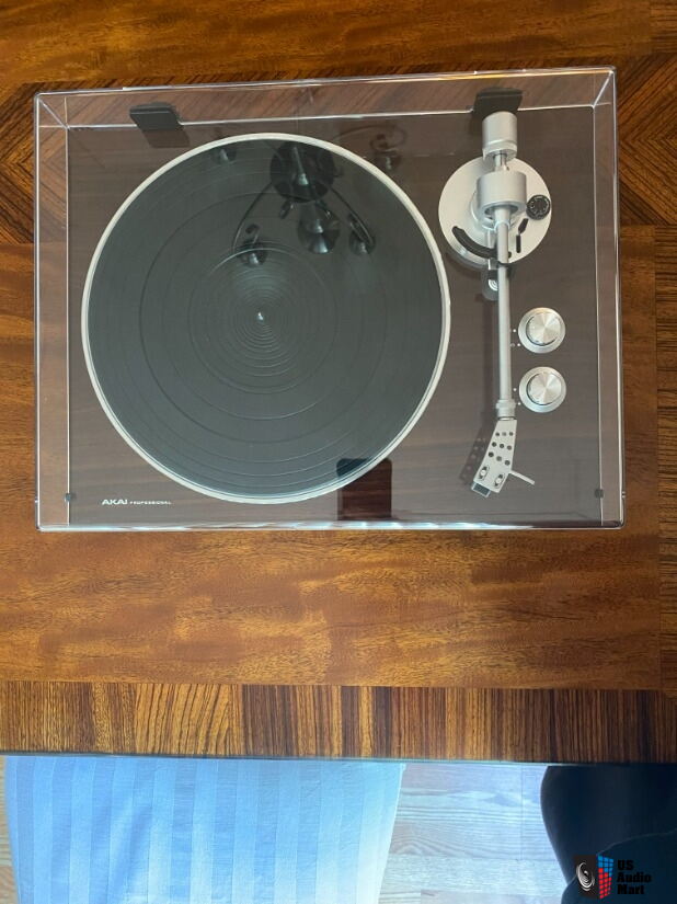 Akai Professional BT500 Premium Belt-drive Turntable Photo #3537975 ...