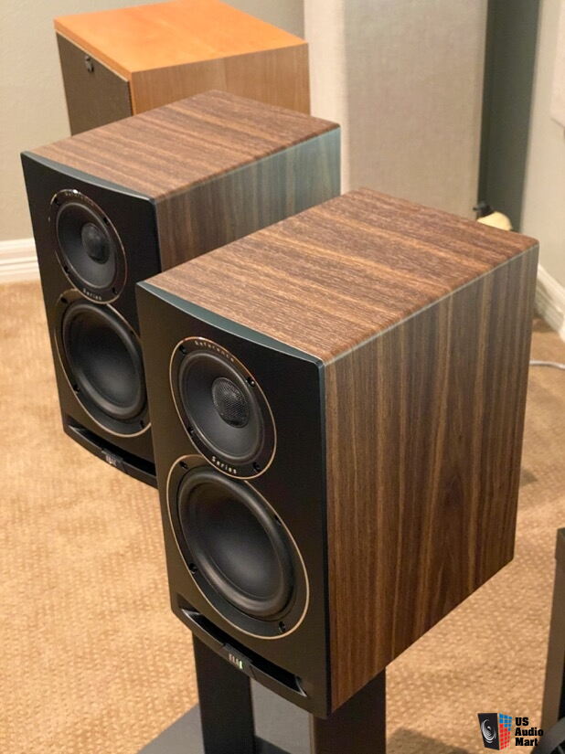 Elac UniFi Reference UBR62 Speakers -- Less than 5hrs of use -- As new ...