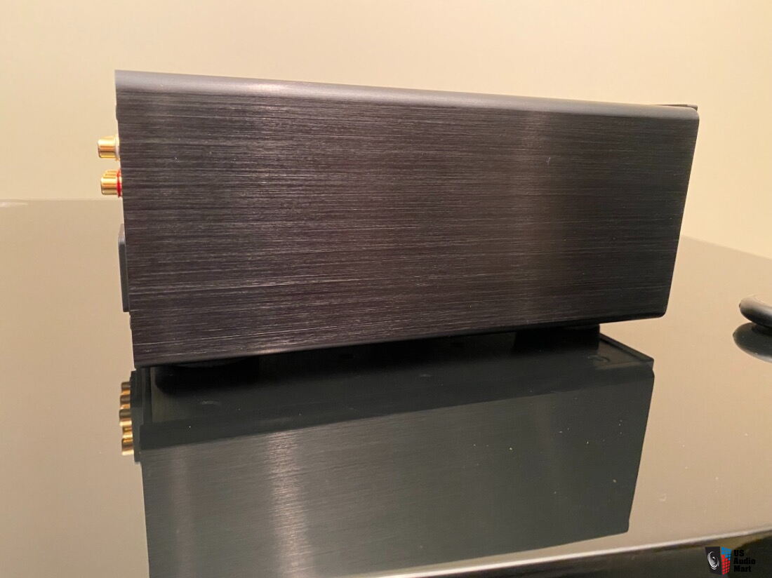 Benchmark Media LA4 Line Amplifier Preamplifier Black with remote Photo ...