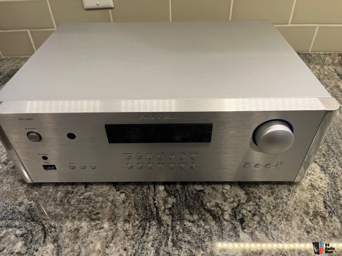 Rotel RC 1590 preamp in silver Photo #3709654 - US Audio Mart