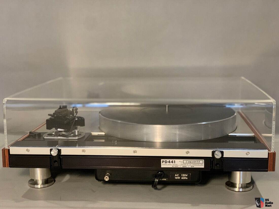 Stunningly elegant Luxman professional turntable model PD-441, with SME ...