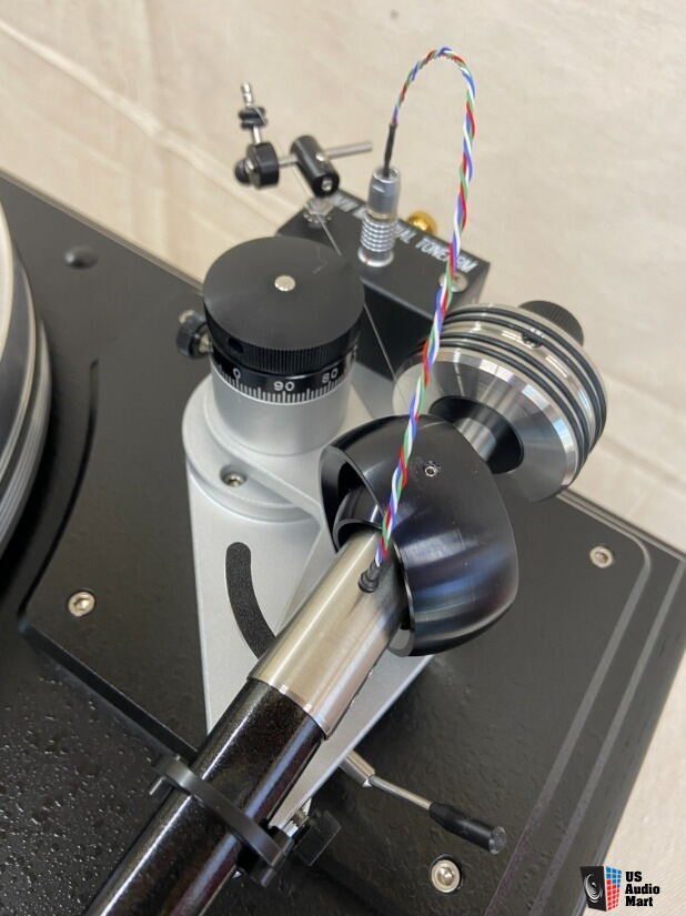 VPI Classic Signature with 10" Fatboy Gimbal Tonearm and HW40 Feet ...