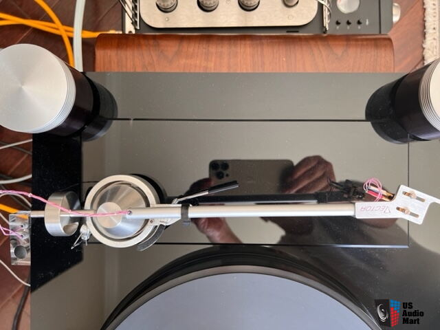 Basis Audio Debut Mk 5 w/Vector 4 Tonearm Photo #3787626 - US Audio Mart