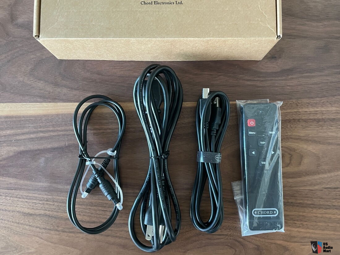 Chord Electronics DAVE DAC in Black with matching Ensemble stand Photo ...