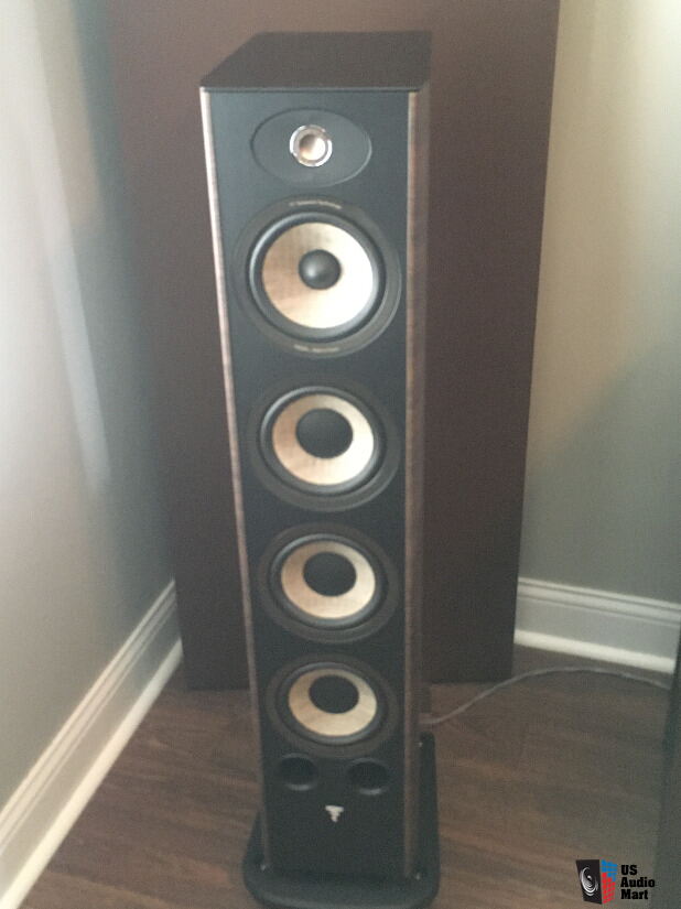 Focal Aria 936 with Isoacoustics Gaia III Isolators Photo #3842433 - US ...