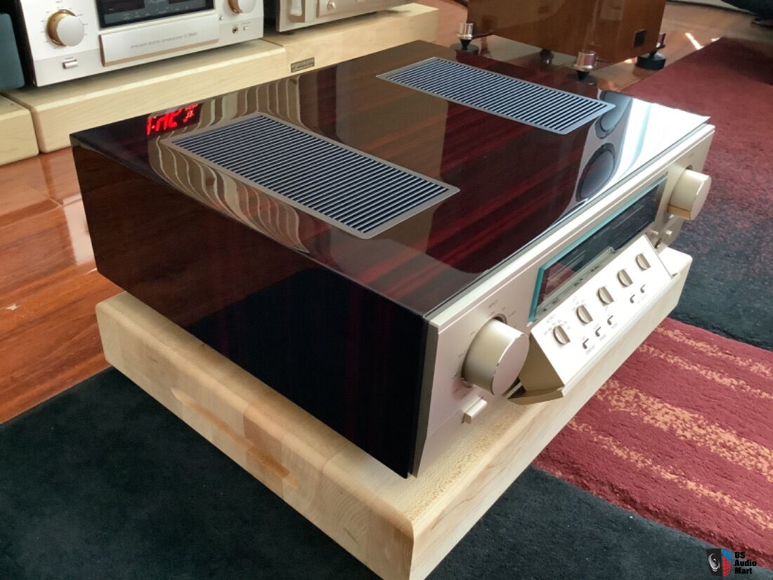 Accuphase C3850 solid state preamplifier. 120v North America version ...