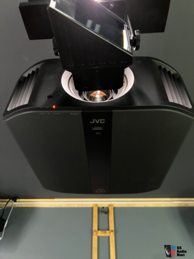 JVC NX7 And Panamorph UH480 Anamorphic Lens Photo #3925319 - US Audio Mart