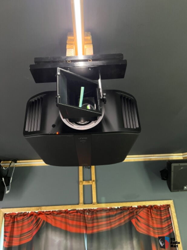 JVC NX7 And Panamorph UH480 Anamorphic Lens Photo #3925319 - US Audio Mart