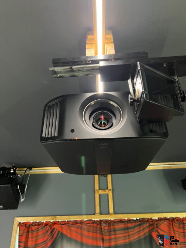 JVC NX7 And Panamorph UH480 Anamorphic Lens Photo #3925319 - US Audio Mart