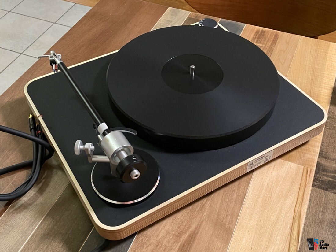 Clearaudio Concept Wood turntable with Soundsmith Carmen MKII Photo ...