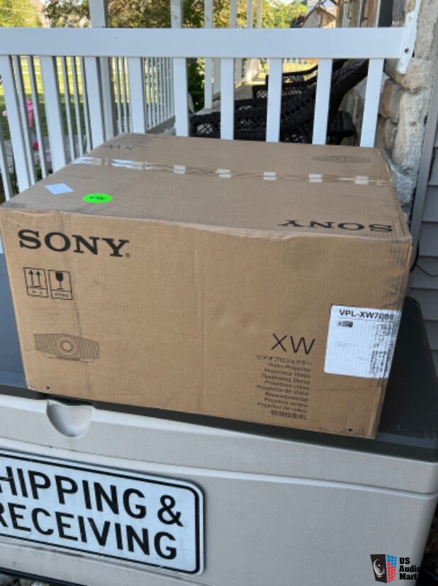 SONY XW7000ES 4K Laser Projector Photo #4009031 - US Audio Mart