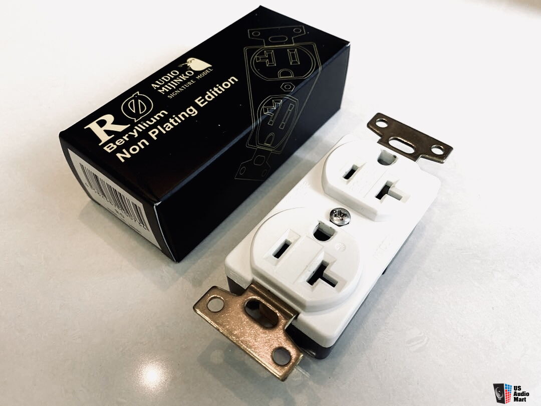 Oyaide R0 - WPC-Z AC Receptacle - Carbon Fiber - Aluminum Outlet Cover ...