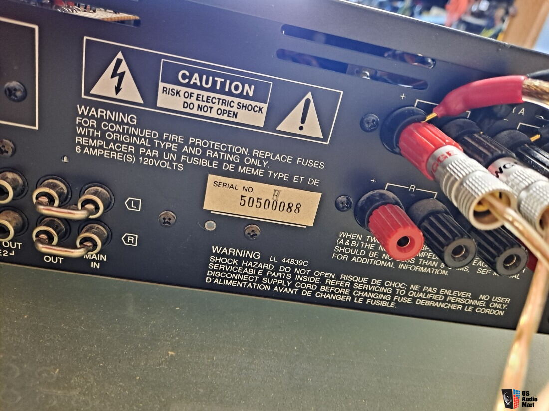 Carver Receiver 900. Works as it should. All original nobs and buttons ...