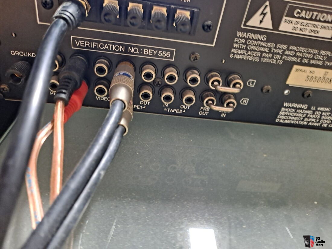 Carver Receiver 900. Works as it should. All original nobs and buttons ...