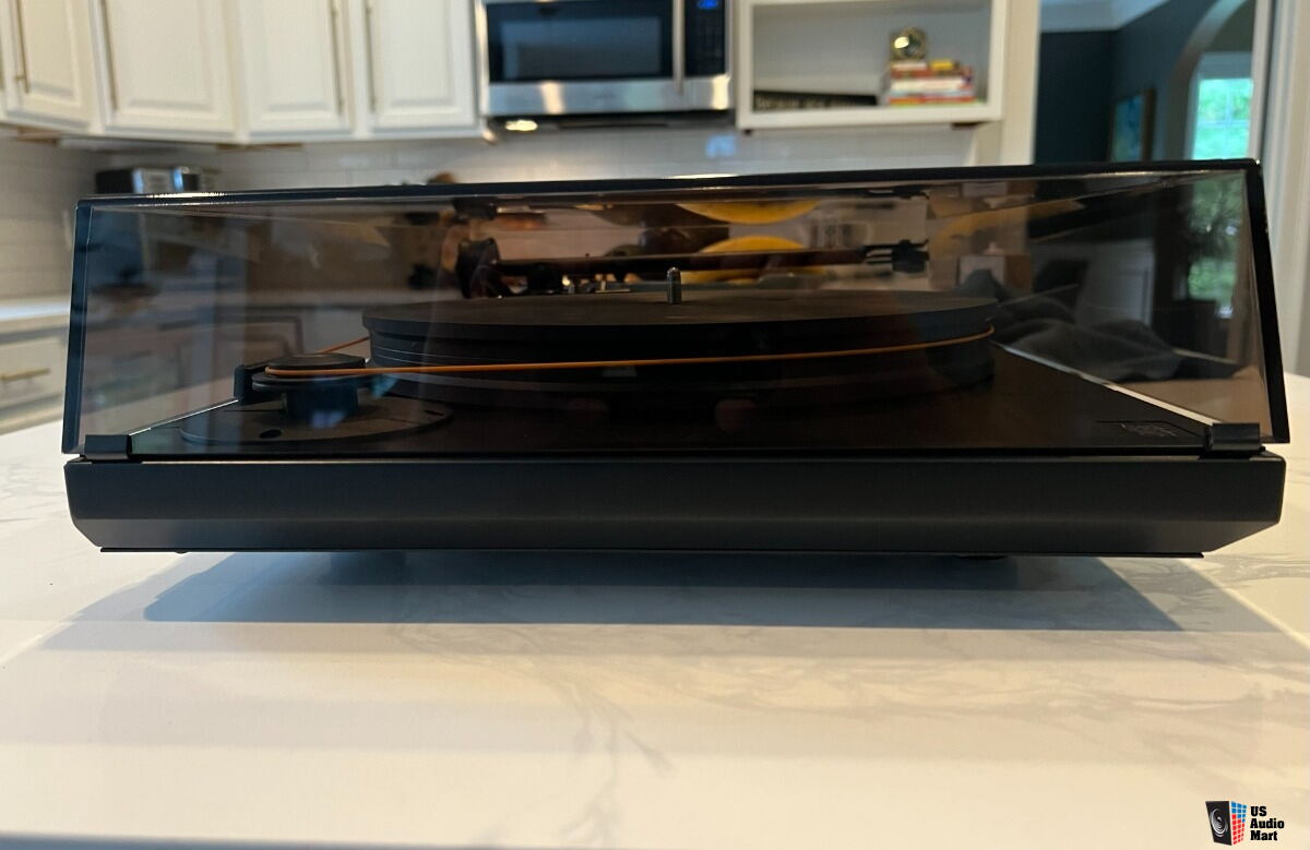 MoFi UltraDeck Turntable w/MasterTracker cartridge, Super Heavyweight ...