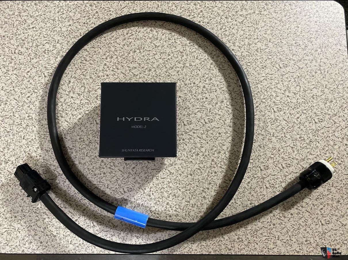 Shunyata Hydra Model 2 Power Distribution Box w/ Shunyata Hydra HC 1.8 ...