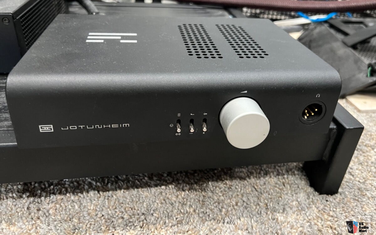 Raal Requisite SR1a headphones with Schiit amplifier Photo #4068814 ...
