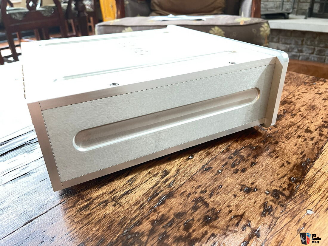 Edge M8M amplifier (175 watts @ 8 ohm) and matching Edge SI-1M ...