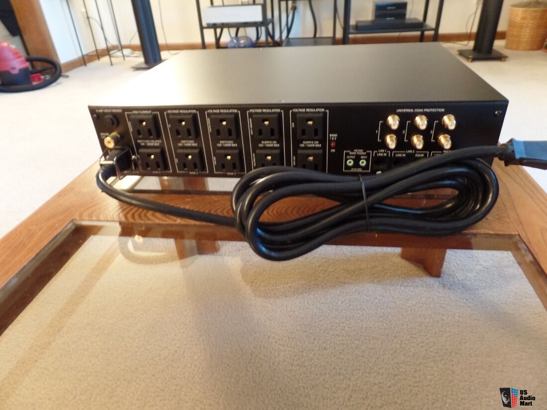 Panamax M5400PM Power conditioner with regulation Photo #4113616 - UK ...