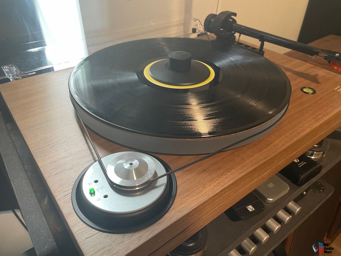 Music Hall MMF-7.3SE Walnut Turntable with 2M Bronze Cartridge Photo ...