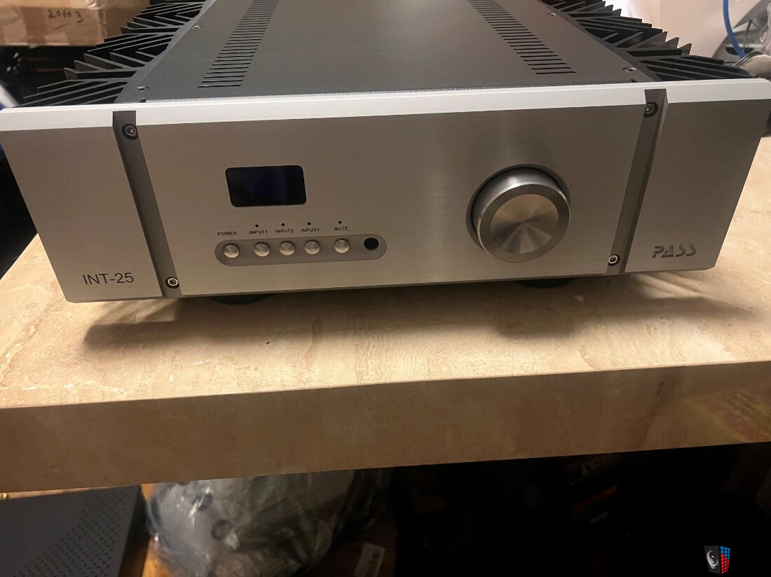 Pass Labs INT-25 integrated amplifier - one of the best! Photo #4136689 ...