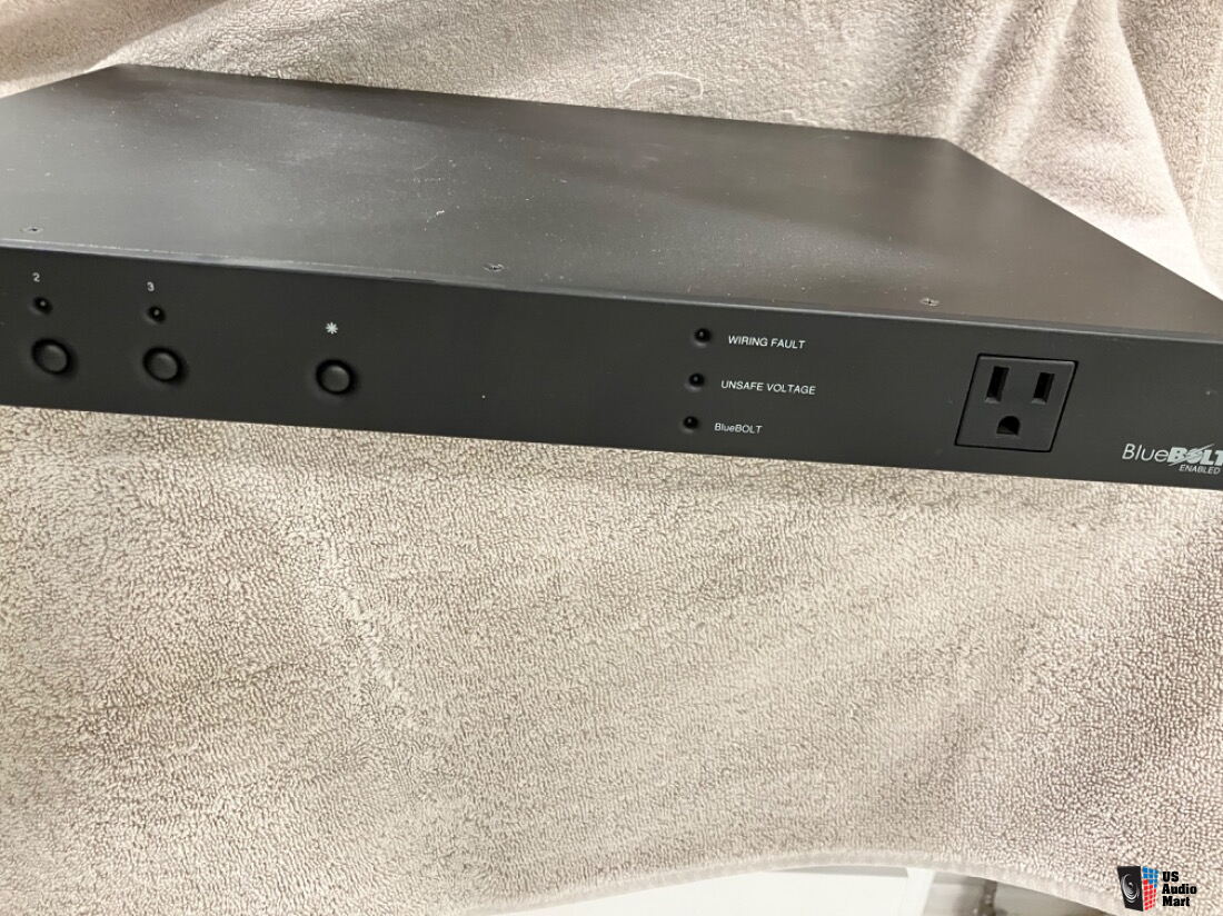 Panamax M4000-Pro Surge Protector AC Filter Photo #4145188 - US Audio Mart