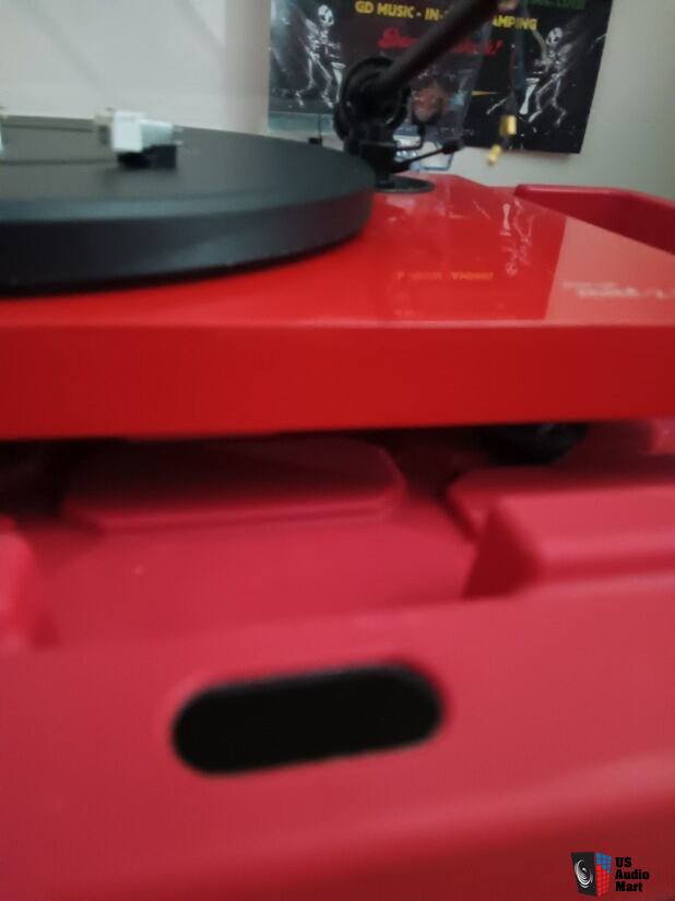 Music Hall 2.2 le ferrari red turntable Photo #4157526 - US Audio Mart