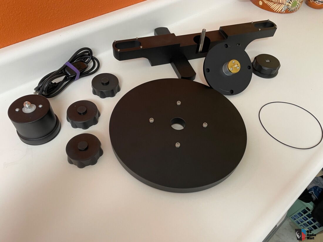 Avid Ingenium turntable with rare dual arm mounts and extras Photo ...