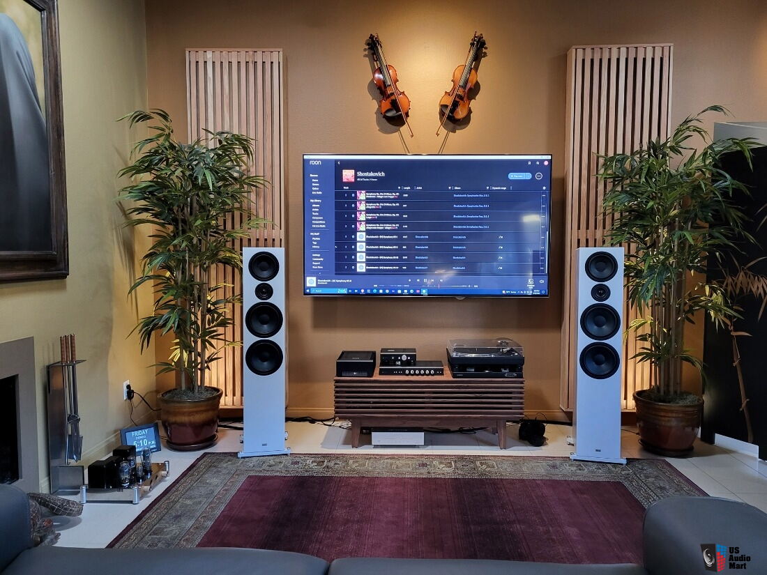 A great XMas gift! Mint pair of HECO Aurora 1000 audiophile speakers ...