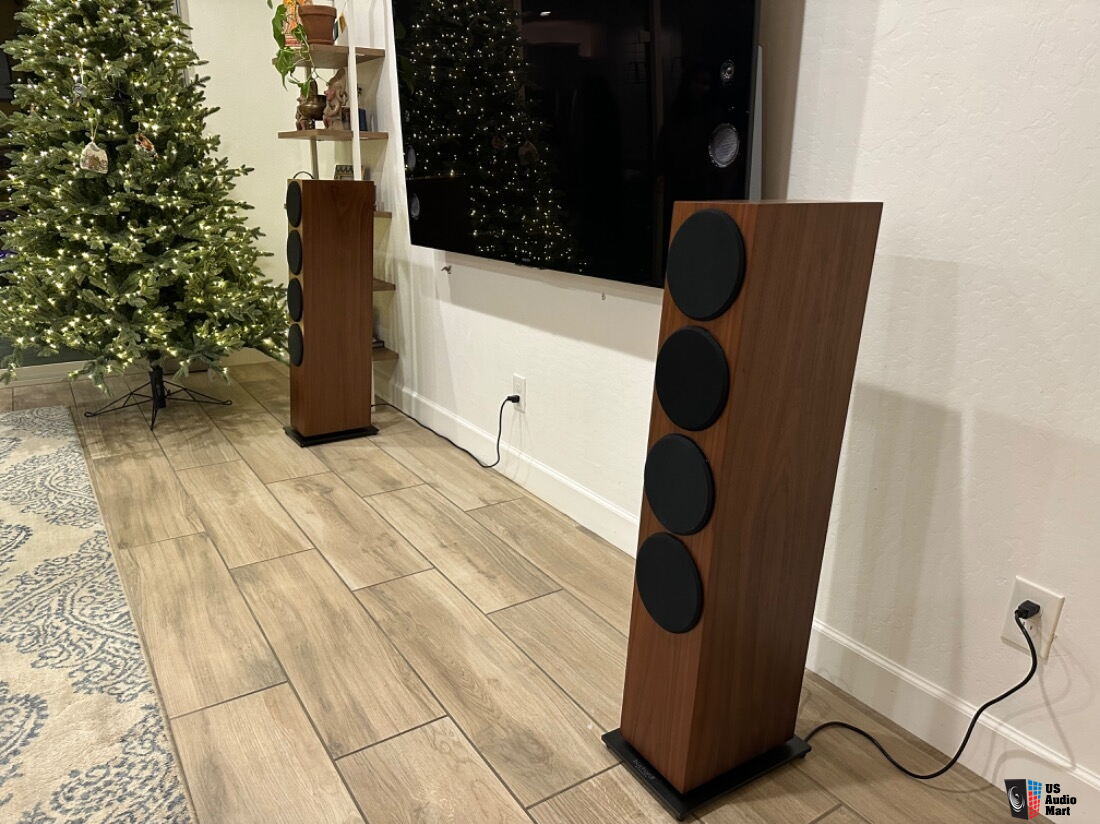 Buchardt A700 Walnut speakers with Platin Hub in perfect condition ...