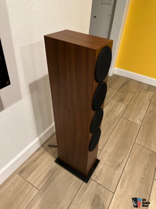 Buchardt A700 Walnut speakers with Platin Hub in perfect condition ...