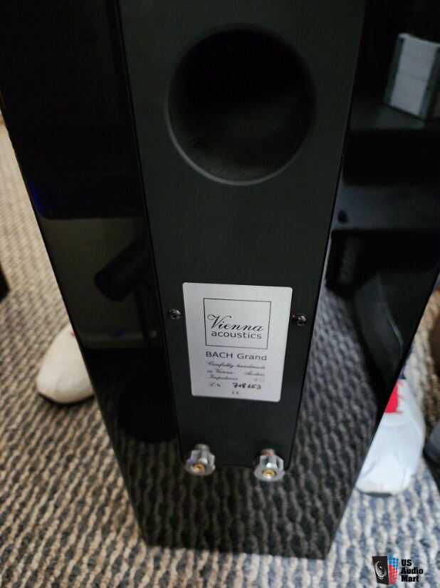VIENNA ACOUSTICS BACH GRAND Audiophile Stereo Towers and THEATRO Center ...