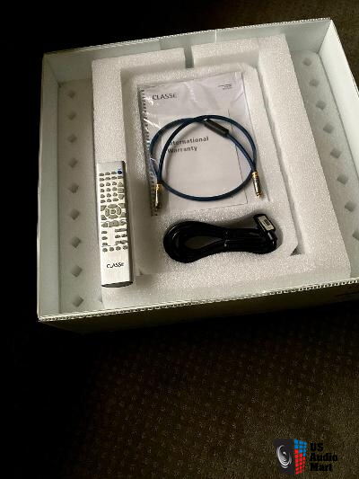 Classe CDP - 300 Universal Player / Reference Transport with HDMI Photo ...