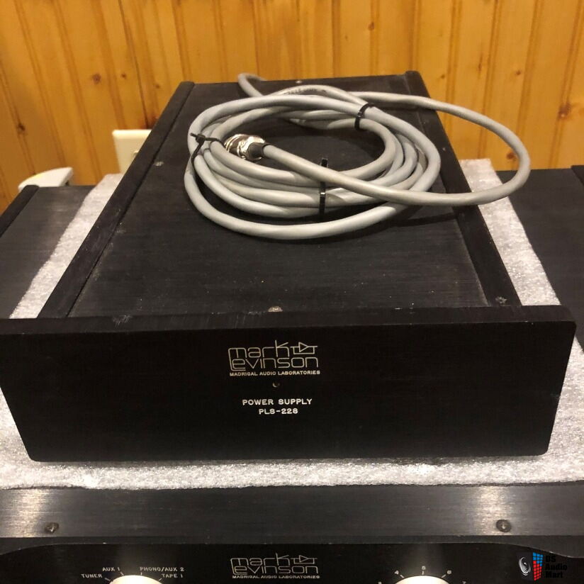 Mark Levinson ML26 Preamplifier & PLS-228 Power Supply Photo #4213954 ...