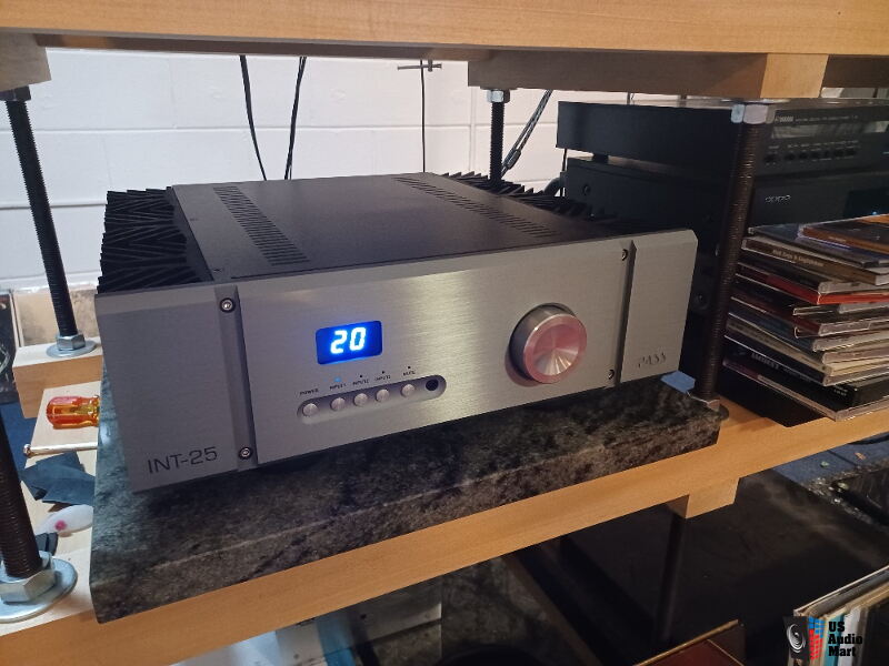 Pass Labs INT-25 Class A Integrated Amp Photo #4217038 - US Audio Mart
