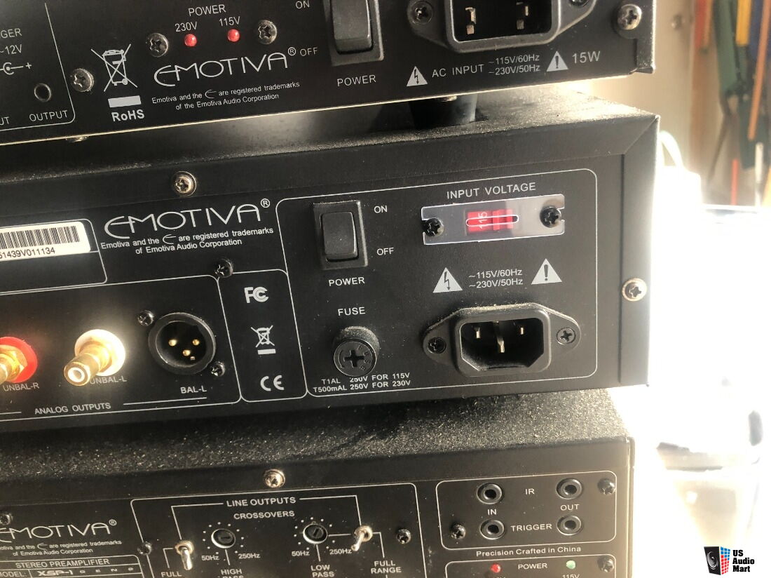 Emotiva ERC-3 Gen2 - CD Player/DAC w Remote (Shown in middle) Photo ...