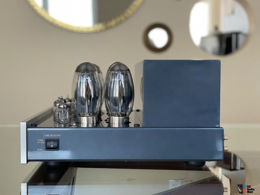 Primaluna Dialogue HP Power Amplifier, KT150 and Gold Lion KT66 Photo ...