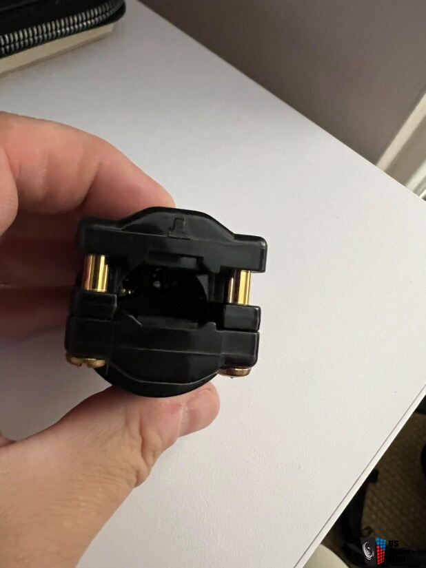 Furutech FI-31 (G) Gold 20 amp IEC connector Photo #4246549 - US Audio Mart