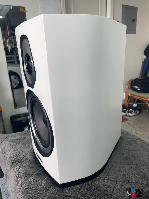 Sonus Faber Sonetto II, White, with Stands and original boxes Photo ...