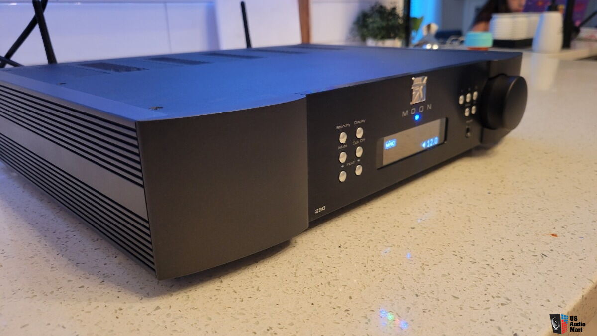 Simaudio Moon 390 Preamp streaming dac Photo #4285066 - US Audio Mart