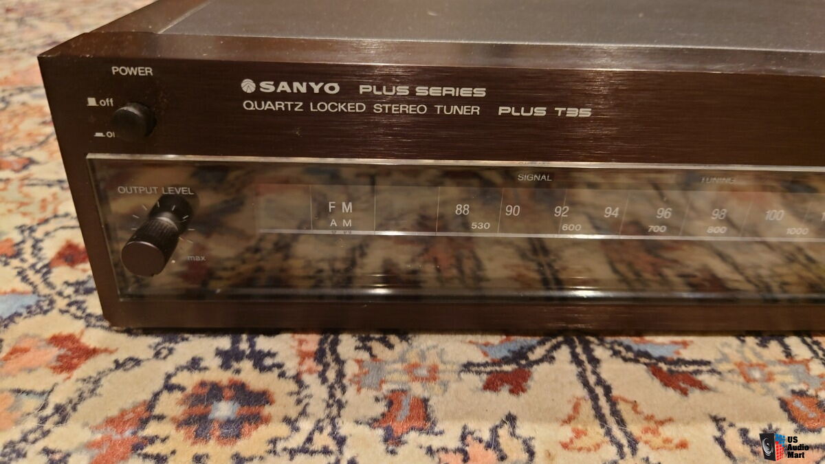 Sanyo Plus T-35 Quartz Tuner Photo #4291838 - US Audio Mart