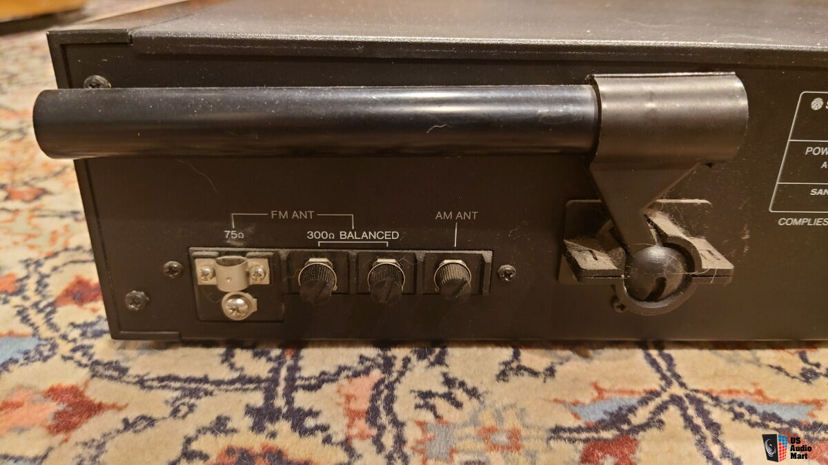 Sanyo Plus T-35 Quartz Tuner Photo #4291838 - US Audio Mart