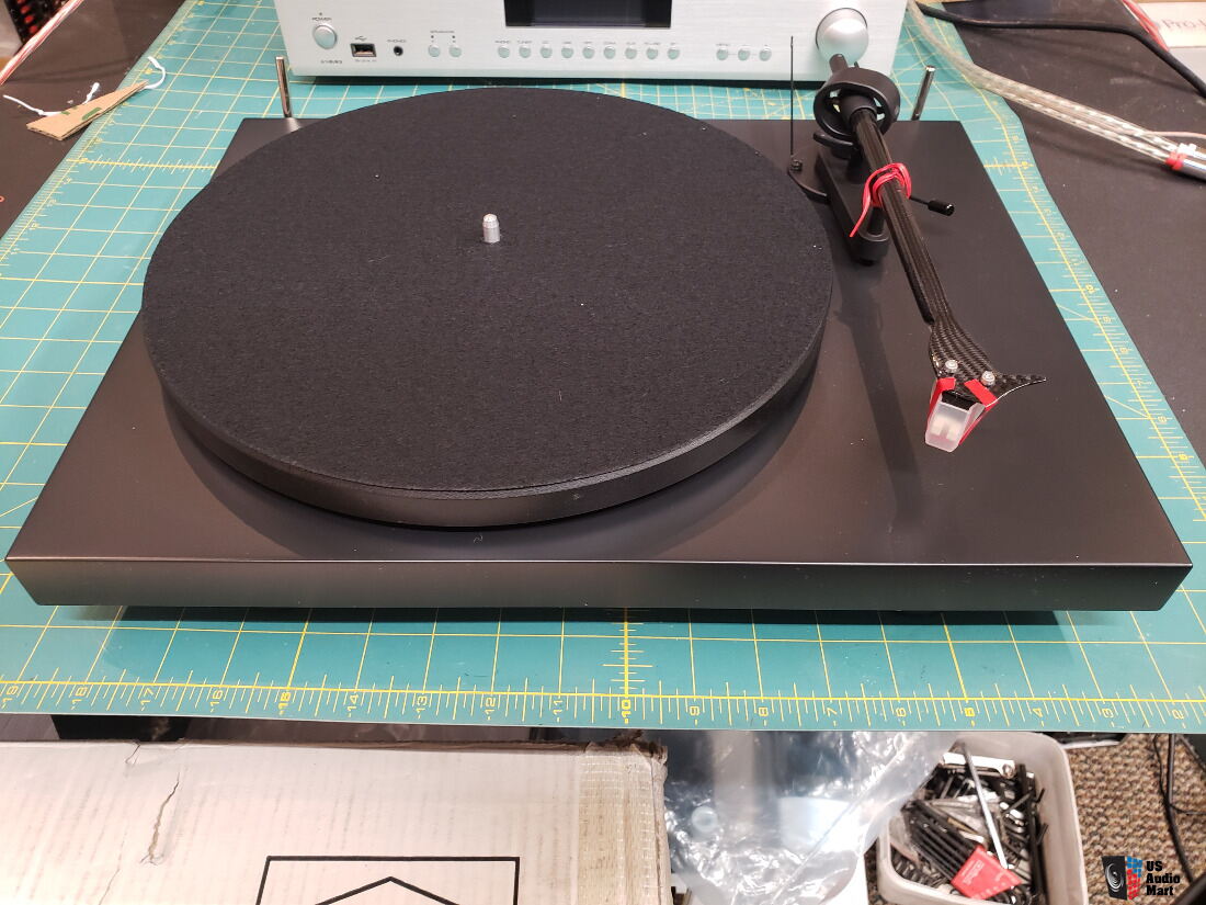 Project Pro-Ject Debut Carbon Evo Turntable Satin Black Photo #4292139 ...