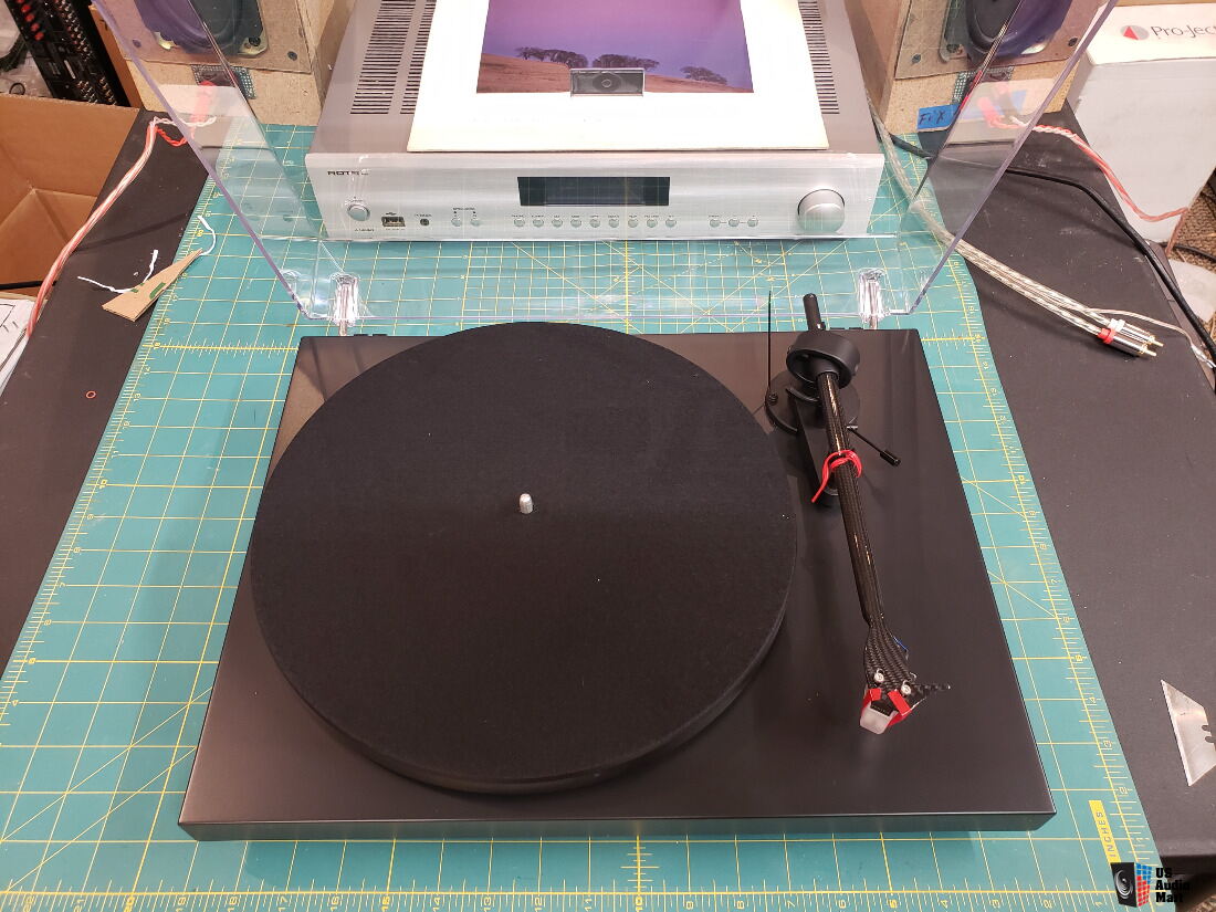 Project Pro-Ject Debut Carbon Evo Turntable Satin Black Photo #4292141 ...